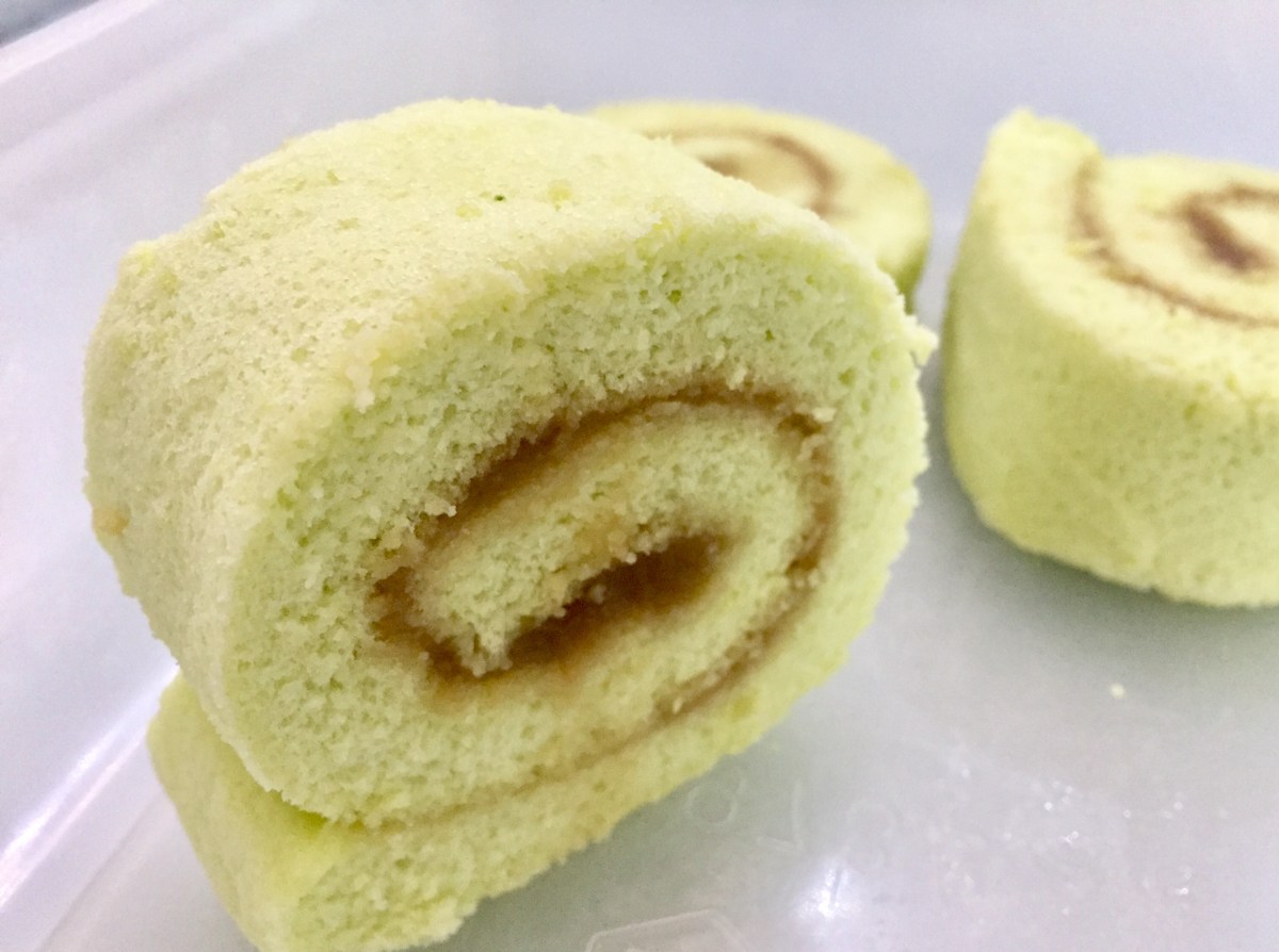 Pandan Kaya Swiss Roll – Olady Bakes